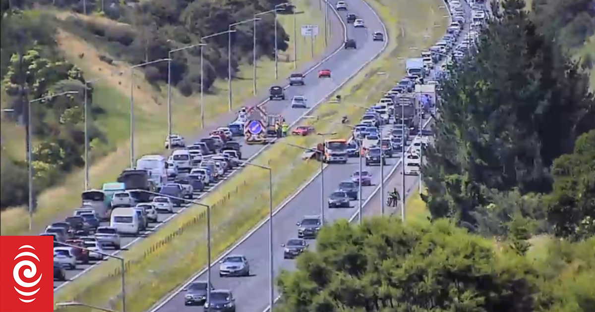 Lanes Reopen On Aucklands Southern Motorway Expect Delays Rnz News