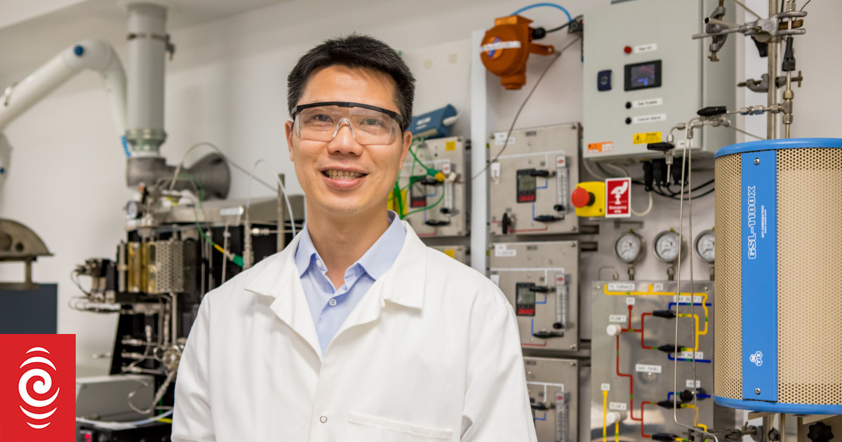 University researchers turning medical waste into fuel | RNZ News