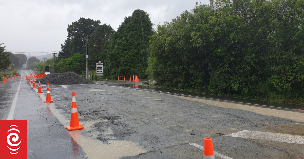 SH58 closes tonight until Monday | RNZ News