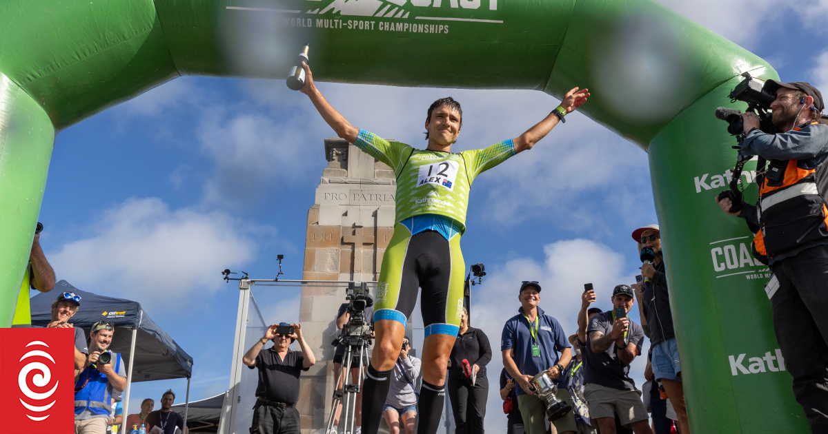 Alex Hunt, Deborah Lynch win Coast to Coast Longest Day races | RNZ News