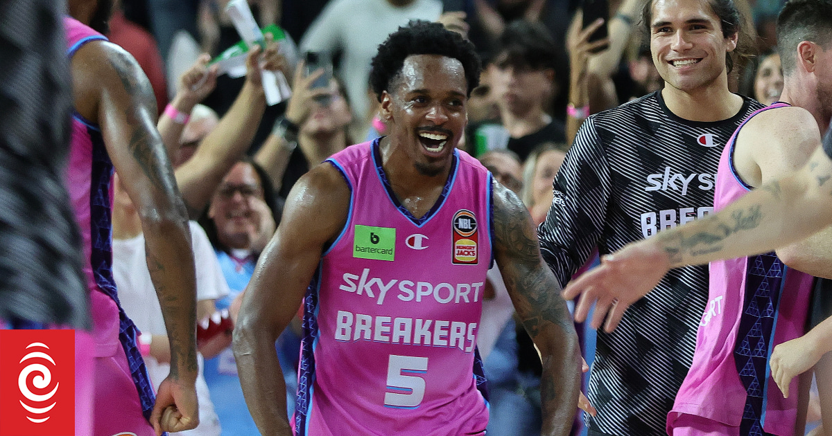 Barry Brown leads Breakers back to finals | RNZ News
