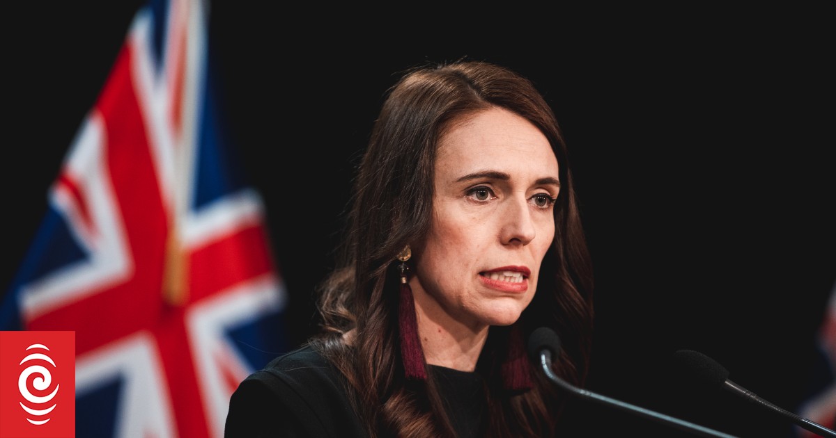 Masks to be compulsory on some transport - Ardern, Hipkins announce ...