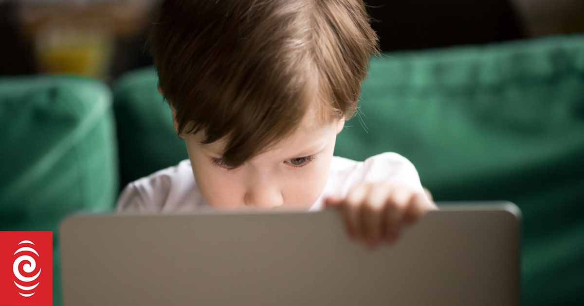 How and when to talk to kids about pornography | RNZ