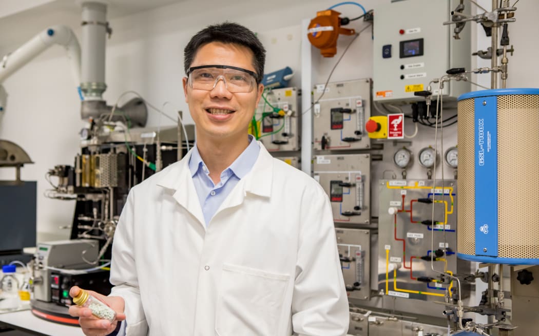 University researchers turning medical waste into fuel | RNZ News