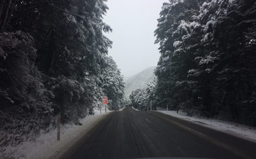 Person dies after Lewis Pass crash | RNZ News