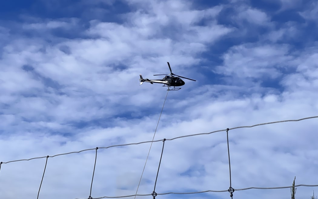 In pictures: Port Hills fire spreads for second day | RNZ News