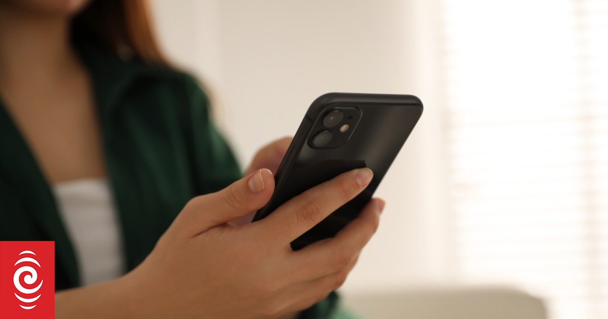 Woman accused of trying to ghost tap thousands of dollars worth of ...