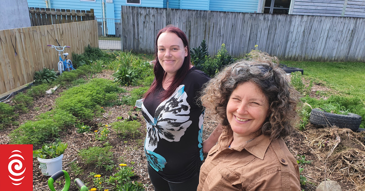 Worms in the burbs | RNZ News