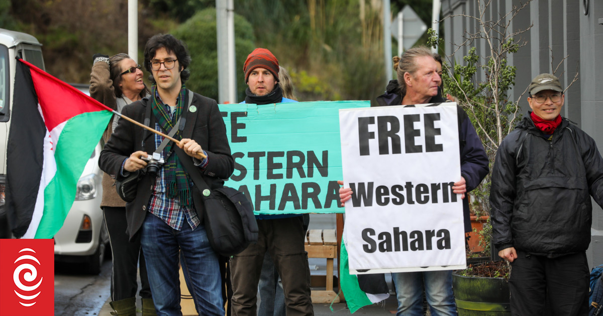 Protesters march against Ravensdown 'blood phosphate' import | RNZ News