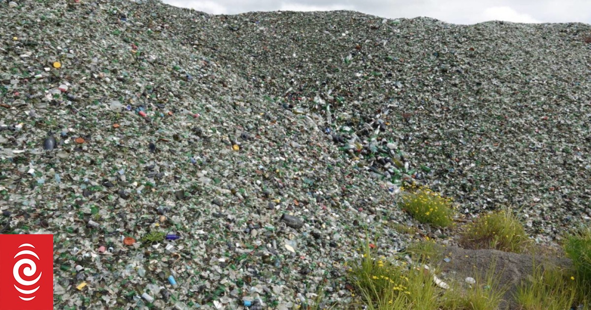 Smashed glass given new lease of life in roads and pathways | RNZ