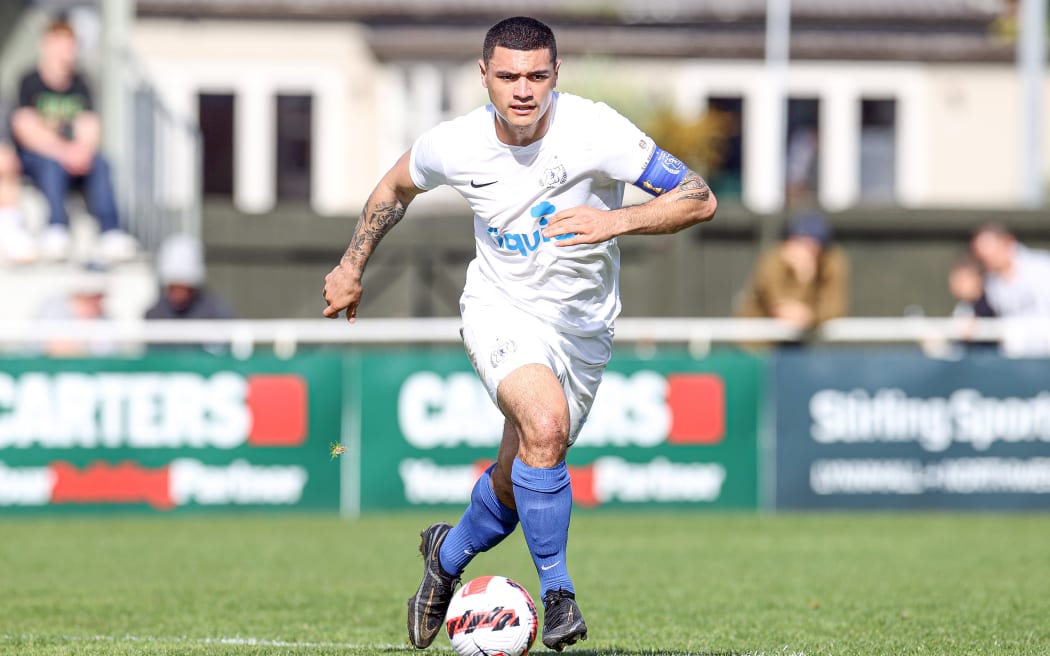 Cook Islands looking abroad to inspire a football revolution | RNZ News