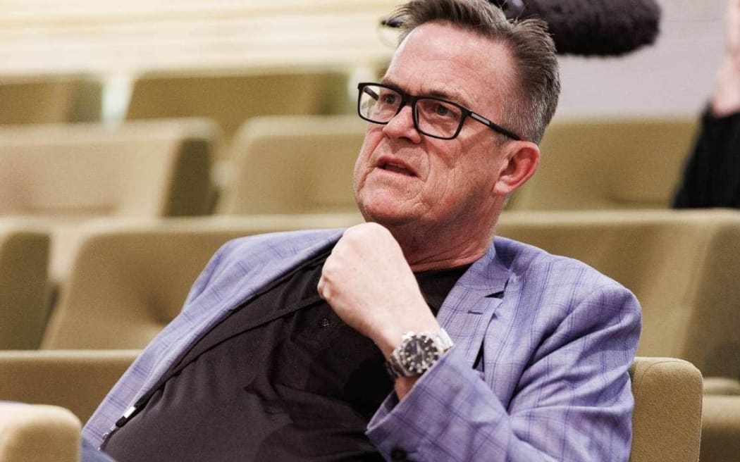 Broadcaster Sean Plunket charged with publishing report of restricted court proceedings | RNZ News