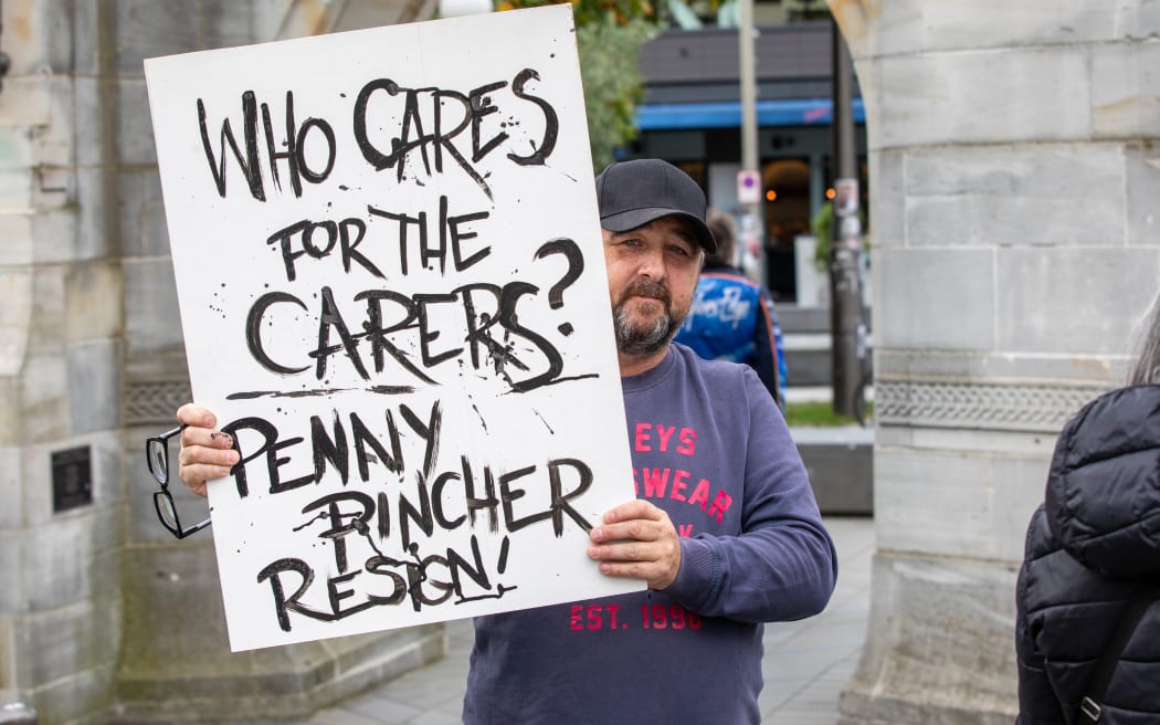Government thinks disabled 'add no value to society' - protester | RNZ News