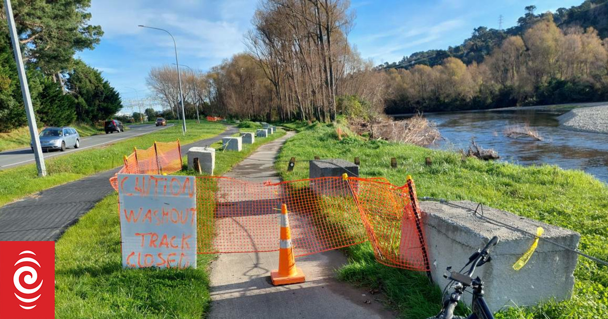 River erosion threatens major Lower Hutt road | RNZ News