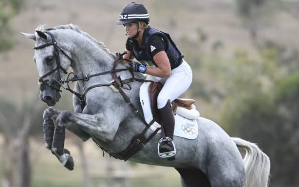 Equestrians jump to second place | RNZ