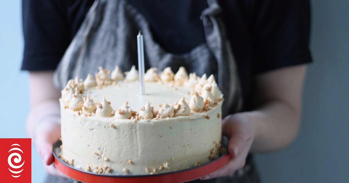 Expert Feature: Birthday Cakes with Sally Ward | RNZ