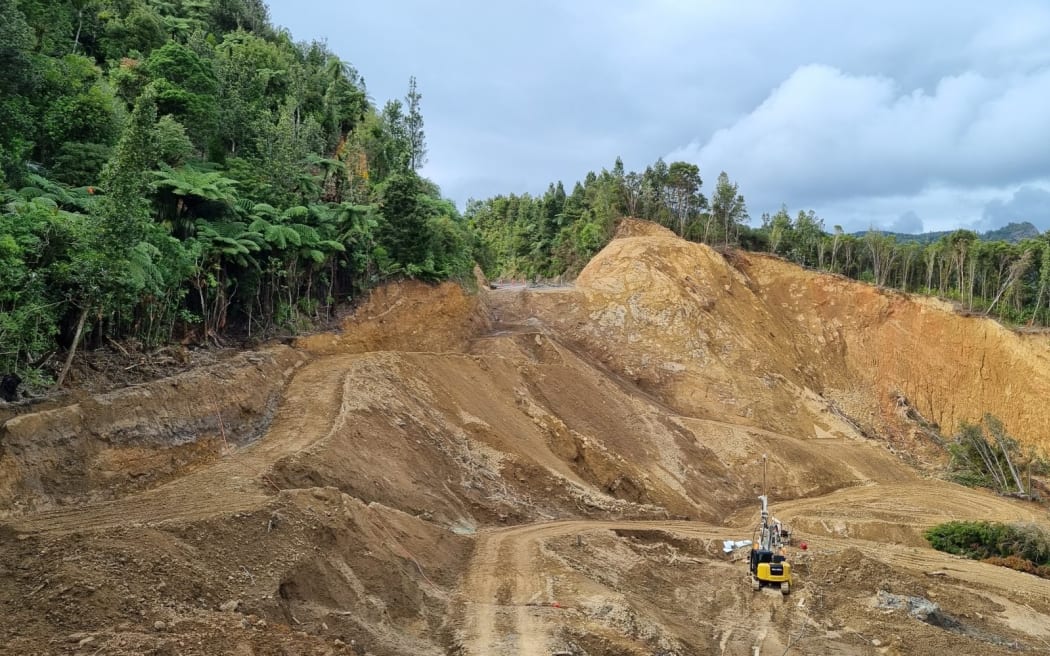 Coromandel's SH25A to reopen in time for Christmas | RNZ News
