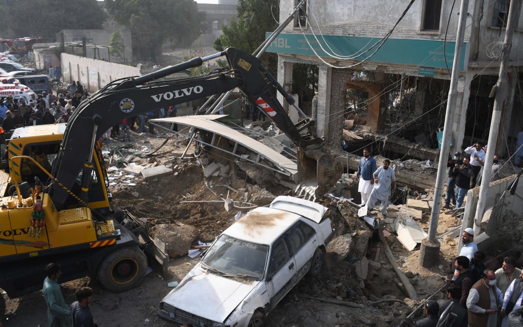 Fears death toll will rise after explosion at Pakistan bank | RNZ News