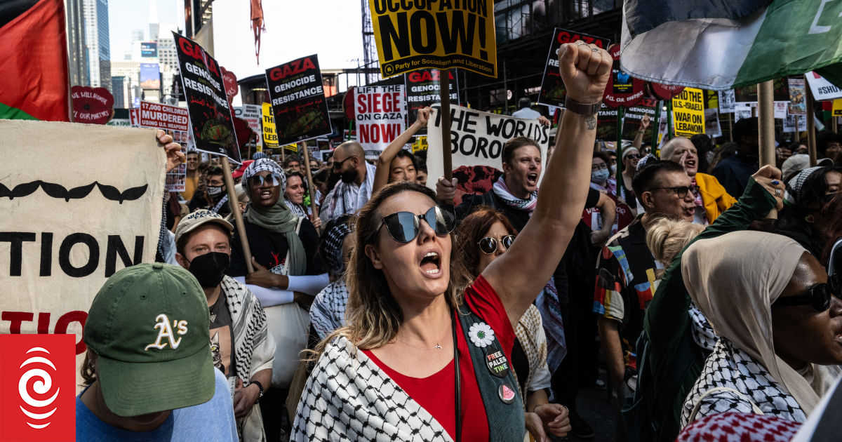 Thousands around the world protest Middle East war as 7 October ...