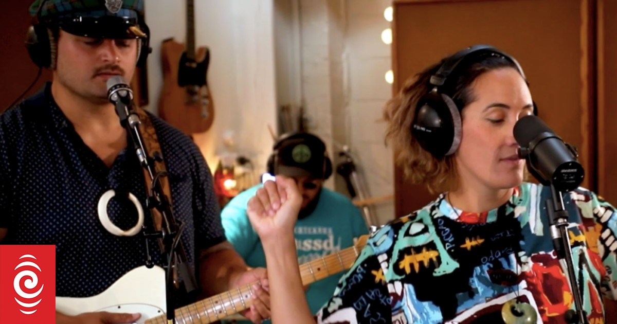 VIDEO EXCLUSIVE: Ria Hall performs live at The Surgery | RNZ