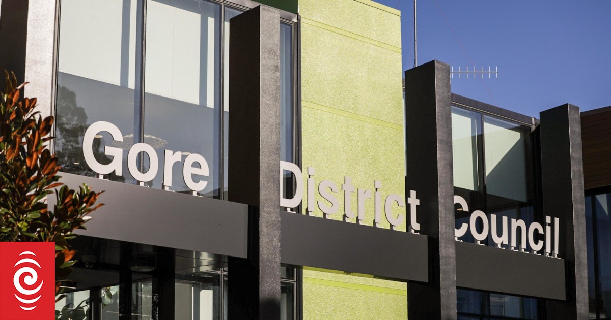 Hunt for new Gore District Council CEO heats up as former staffer puts ...