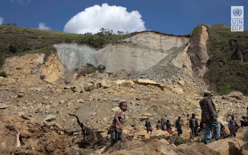 Papua New Guinea landslide tragedy survivors continue sleeping on a ...