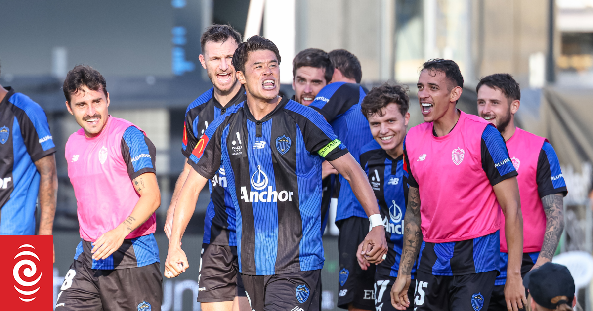 Auckland and Adelaide settle for stunning stalemate | RNZ News