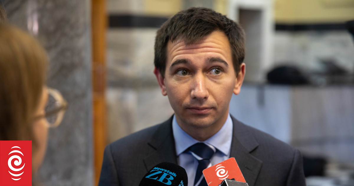 Politics by Night with Dan Brunskill | RNZ