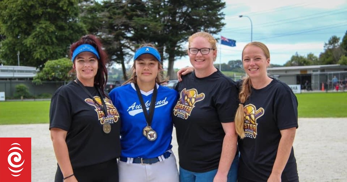 It's all in the family for Auckland softball team | RNZ News