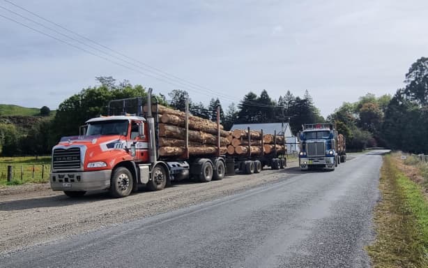 Tarata Road gravel fix plan raises ire of small Taranaki community | RNZ