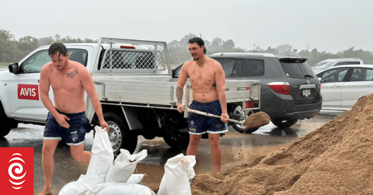 North Queensland floods spark mass evacuations and blackouts, more rain ...
