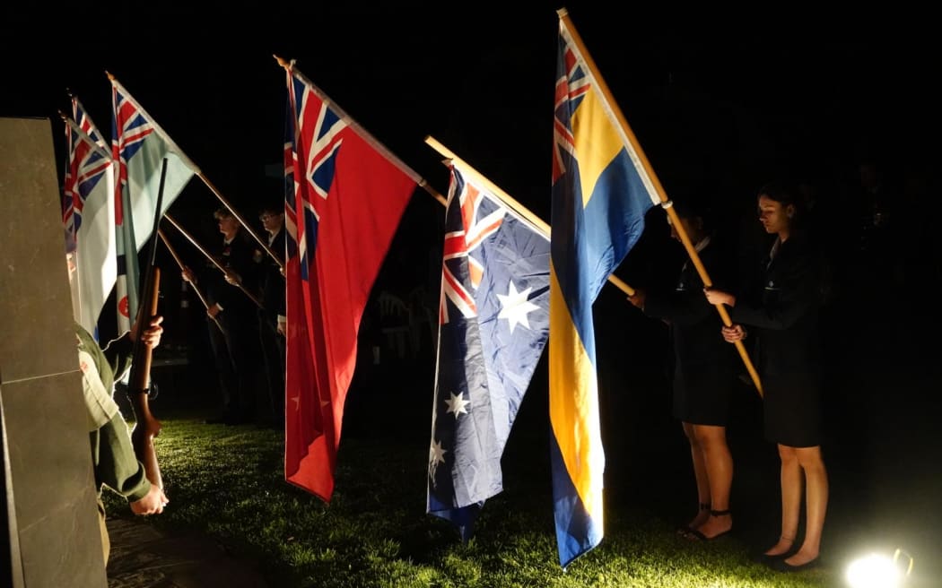 In pictures: Anzac Day marked at dawn services across NZ | RNZ News