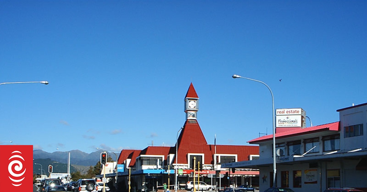 Ōtaki to Levin highway should get freed up funds, supporters say | RNZ News