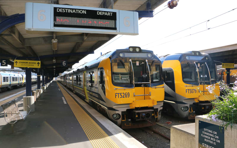 Pay talks to continue for rail workers | RNZ