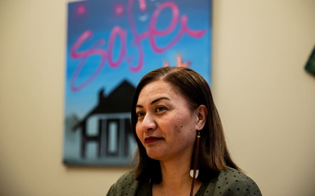 Greens promise five weeks' annual leave | RNZ News