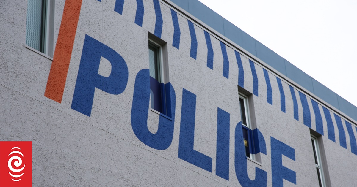 Papakura stabbing lands two in hospital | RNZ News