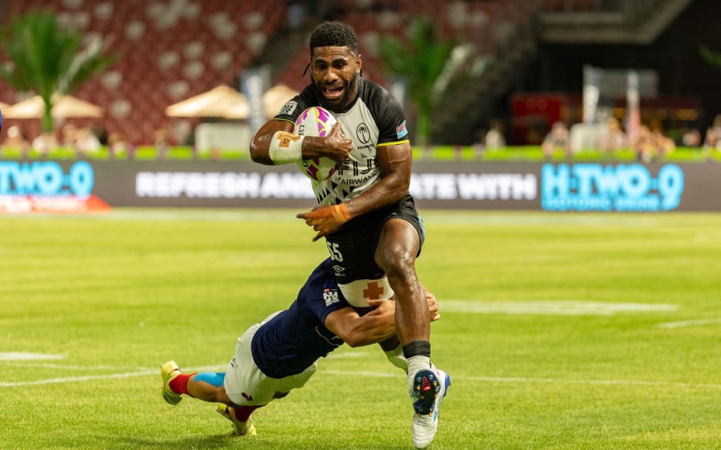 Fiji defends Singapore 7s title with comeback win over France | RNZ News