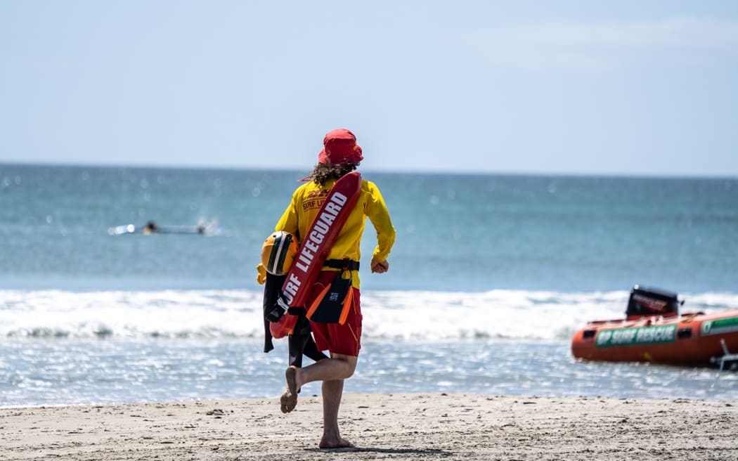 'I'm a lifeguard: Here's what I'd never do in the water' | RNZ News