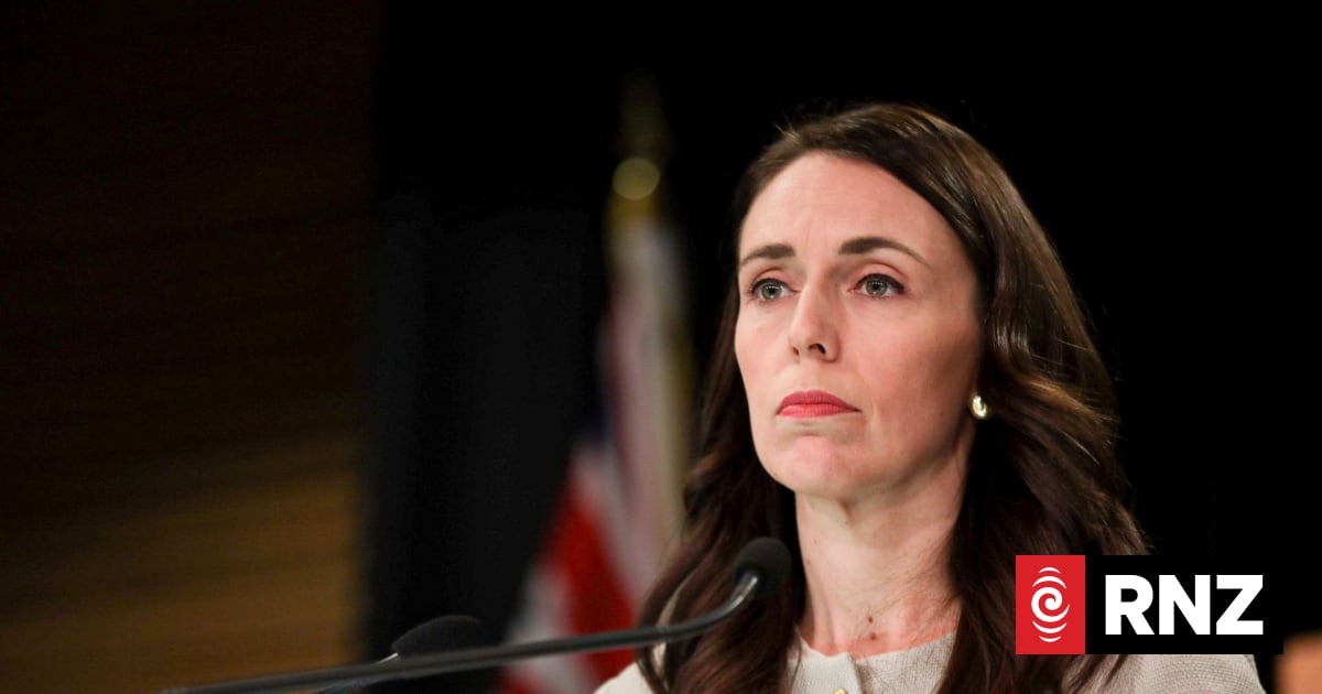 Labour drops in latest political poll | RNZ
