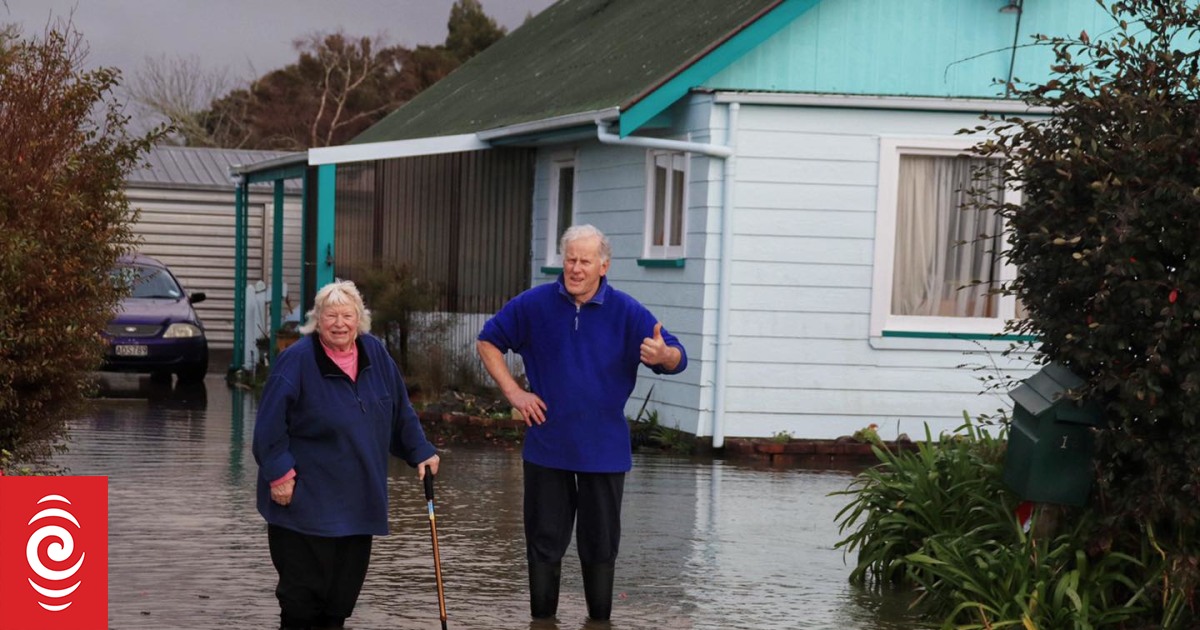 Hundreds of homes unliveable, as flood protection warning issued | RNZ News