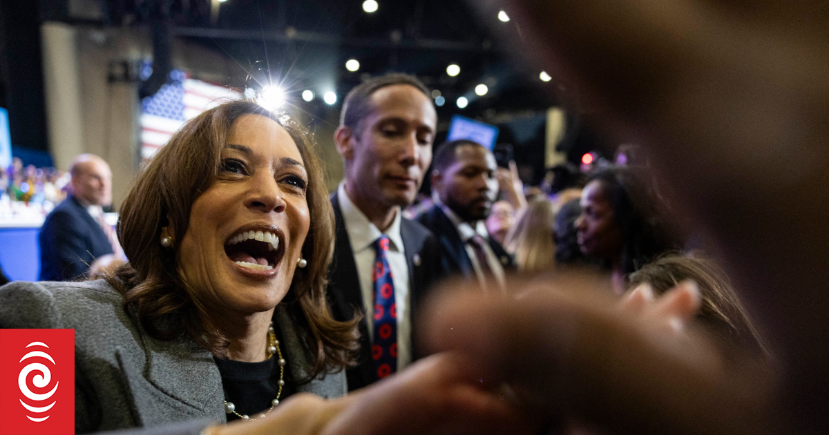 Harris and Trump court early voters; Usher, Lizzo join campaign trail ...