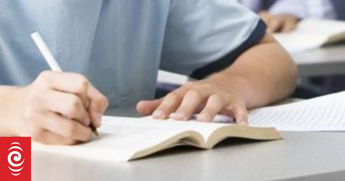 Pamphlet shows extreme viewpoint - principal | RNZ News