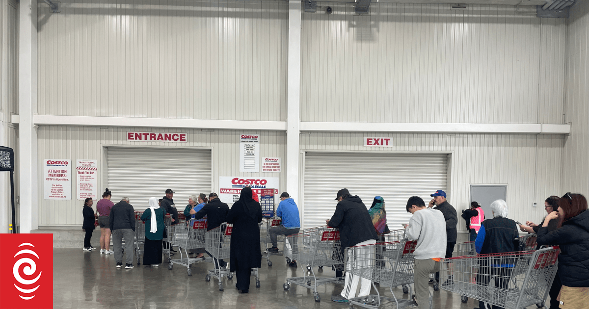 Demand for $10 a kg Costco butter sends queues out the door | RNZ News