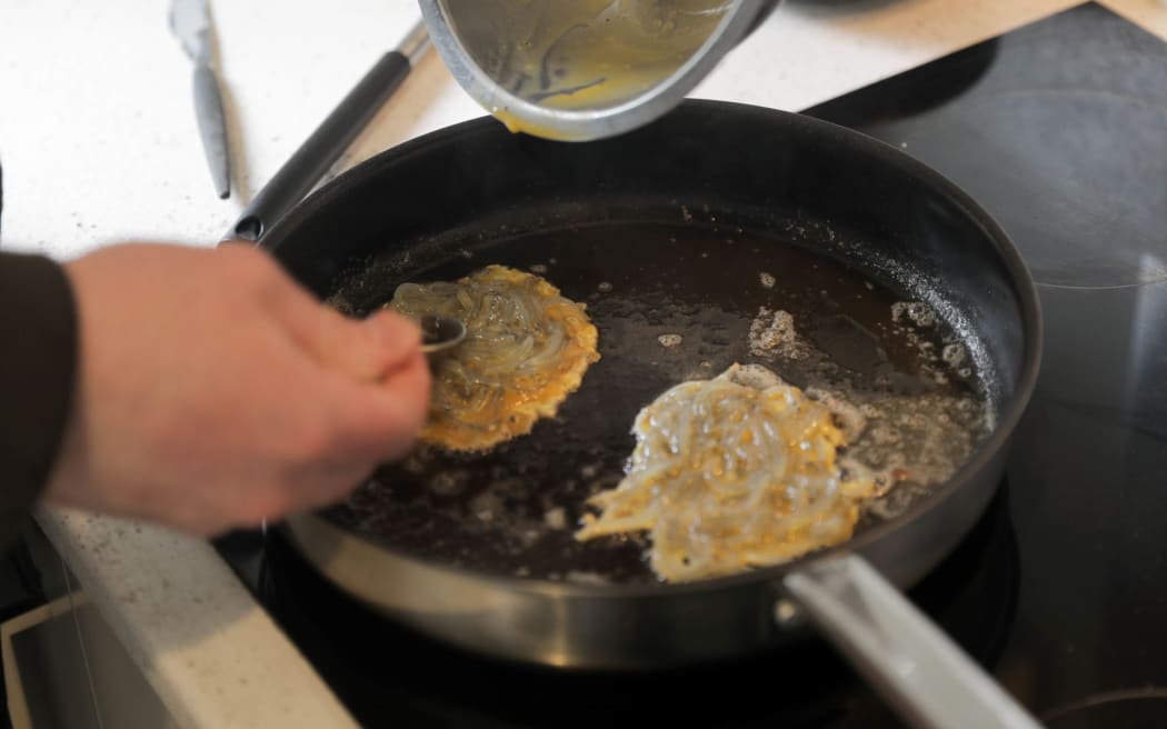 Louis Baker Live in Titahi Bay | RNZ