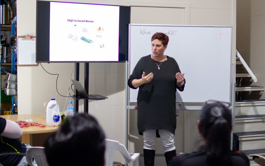 不要让“一年中最美好的时光”，成为“一年中浪费最多的时候”， “地球不是一个容量无限的垃圾场” | RNZ News