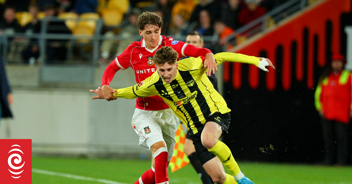 Wellington Phoenix youngsters impress Wrexham manager Phil Parkinson ...