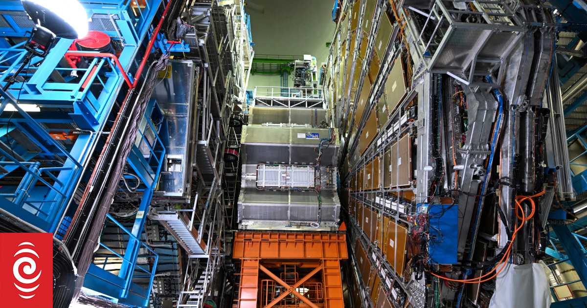 Scientists want $25b to build huge atom-smasher | RNZ News