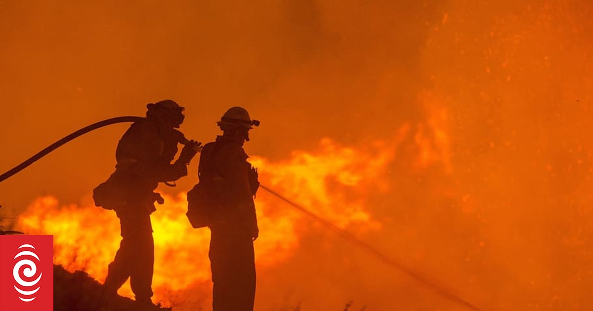 'Hillbilly Brigade' volunteers fighting major fires in Oregon | RNZ