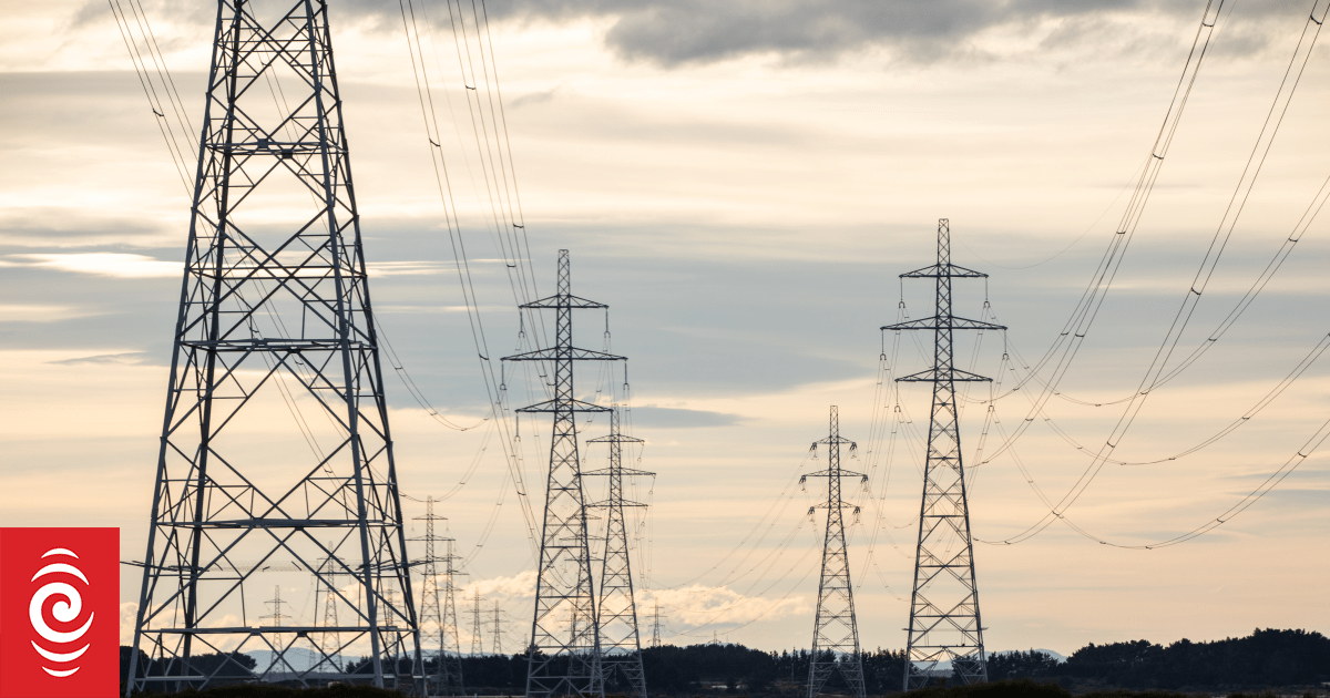 Political commentators Peter Dunne and Lianne Dalziel | RNZ