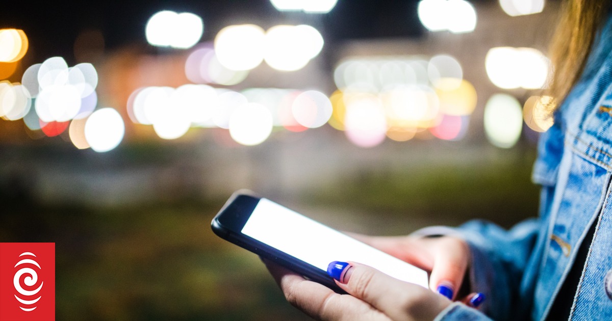 ACC claims on the rise for accidents related to mobile phone use | RNZ News